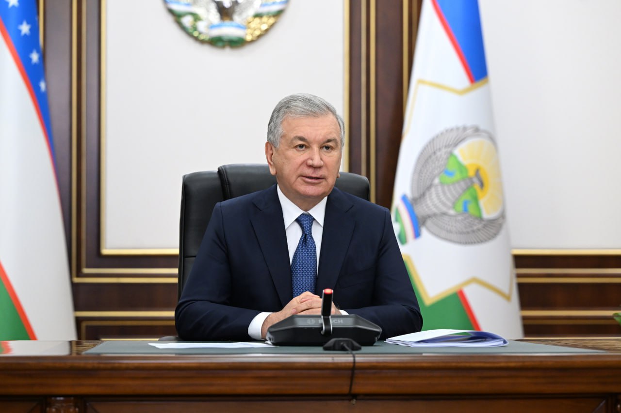 Shavkat Mirziyoyev Andijon viloyatini rivojlantirishga oid reja va loyihalarni ko‘zdan kechirdi ...