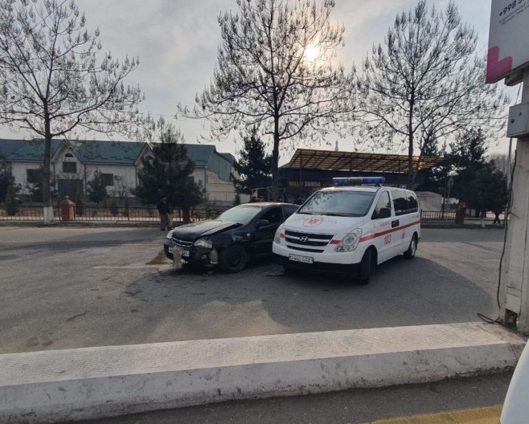 Lacetti driver collides with ambulance in Andijan — NOVA24.UZ